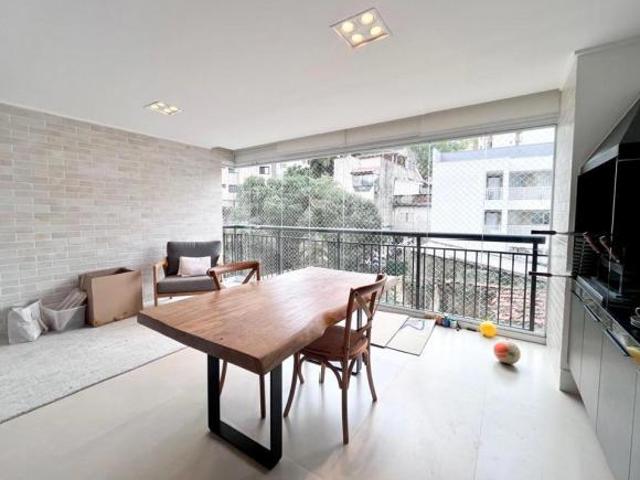 Apartamento a venda com varanda gourmet em Santana