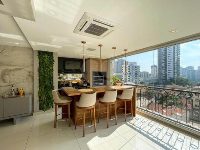Apartamento a venda com varanda gourmet em Perdizes SP