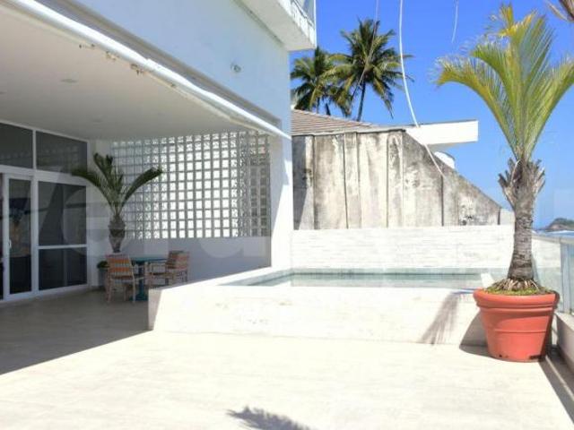Apartamento À VENDA Com Vista ao mar no Condomínio Península