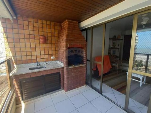 Apartamento à venda com vista para a praia das Astúrias no Guarujá, SP