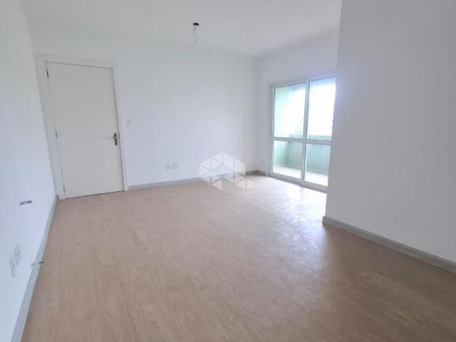 Apartamento à venda, com dois dormitórios, sendo uma suíte e vaga coberta