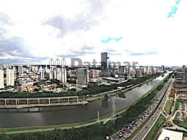 Apartamento à venda, com quatro quartos no Parque Global