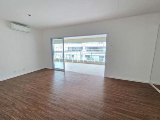 Apartamento à Venda, Condomínio Páteo Barra, Barra Funda/ 145m²/ 4 dormitorios 2 suítes/ 3 vagas