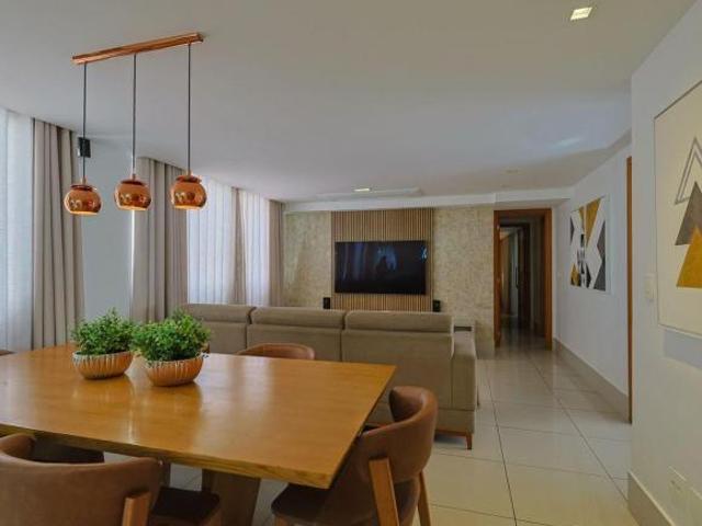 Apartamento à Venda Cruzeiro, 4 Quartos, 243 m2