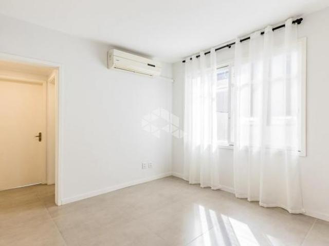 Apartamento a venda de 01 dormitório, com area fechada, 52mts, bairro São João