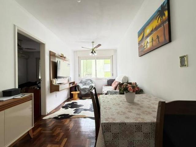 Apartamento a venda de 01 dormitório, com vaga, no Menino Deus