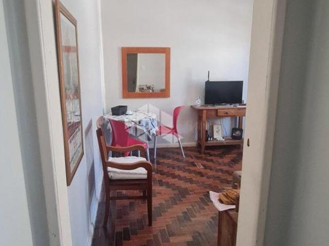 Apartamento à venda de 02 dormitórios, Bairro Floresta Porto Alegre RS