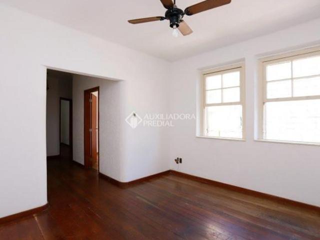 Apartamento à venda de 03 quartos na Rua Eudoro Berlink, Auxiliadora Porto Alegre