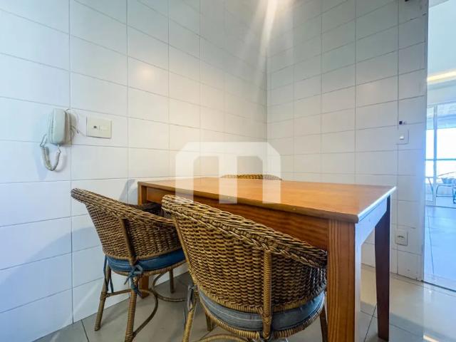 Apartamento a venda de 150 m², andar alto, 3 suítes, ampla sala com ar condicionado e 2 vagas