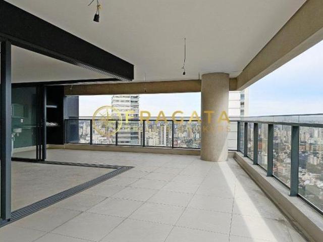 Apartamento à Venda de 195 m² 4 dormitórios sendo 2 suítes e 3 vagas de garagem Vila Madalena