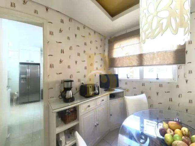 Apartamento á venda de 195m², 03 suítes e 03 vagas em Moema