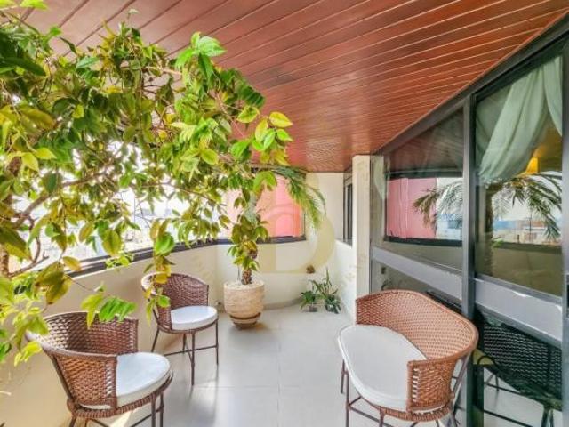 Apartamento à venda de 198m², com 4 quartos e 3 vagas, em Moema