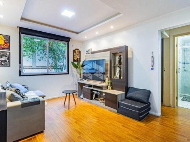 Apartamento a venda de 1 dormitório reformado no centro histórico de Porto Alegre