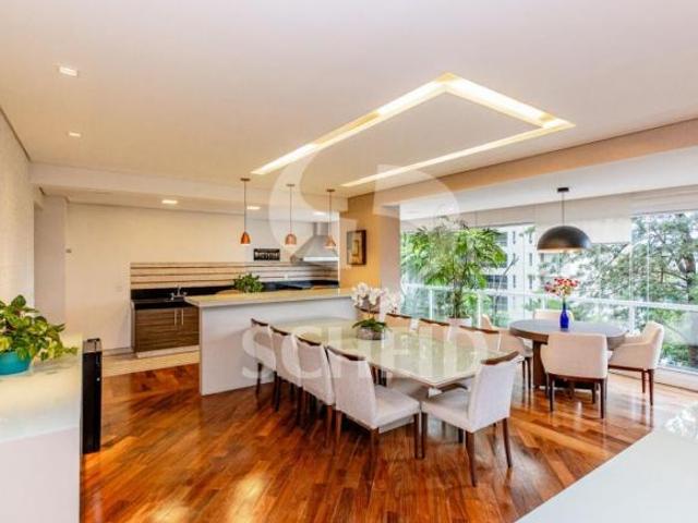 Apartamento a venda de 242,00m² útil, com 3 quartos e 3 vagas no Campo Belo
