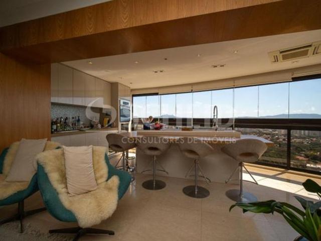 Apartamento a venda de 247,00m² útil, com 3 quartos e 4 vagas na Lapa