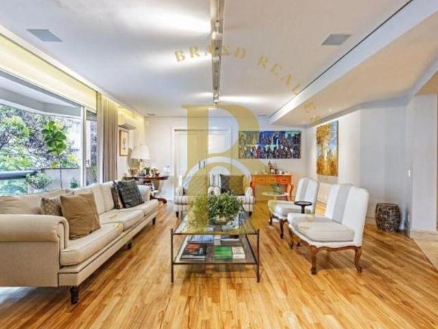 Apartamento á venda de 247m², com 03 suítes e 04 vagas no Itaim Bibi Nobre