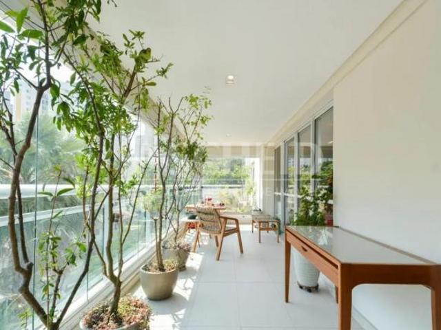 Apartamento a venda de 200,00m² útil, com 4 quartos, na Vila Mariana