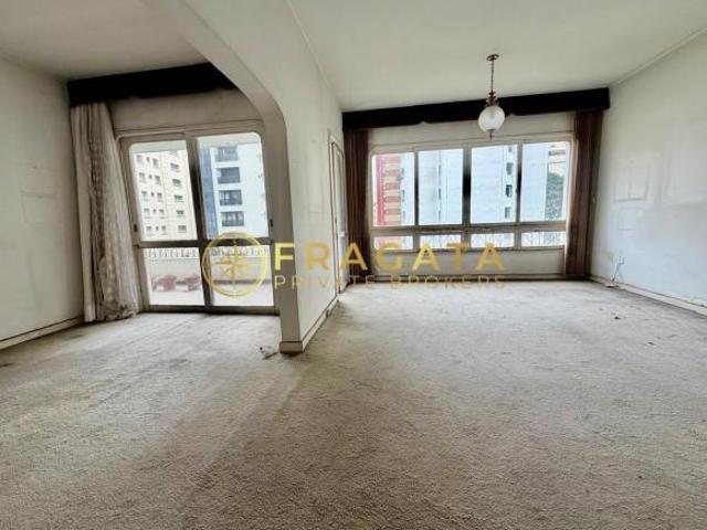 Apartamento á venda de 207 m², com 3 dormitórios e 2 vagas no Jardim Paulista SP