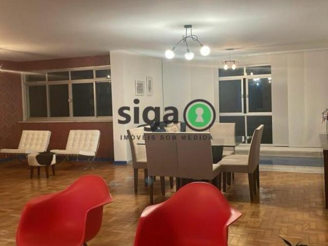 Apartamento a venda de 210 m2, um por andar, Totalmente reformado