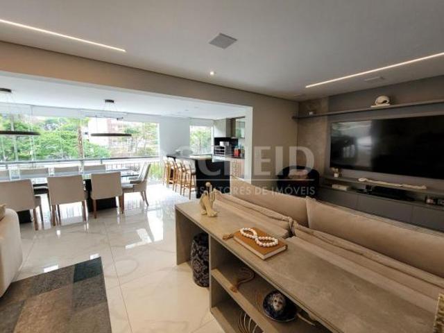 Apartamento a venda de 234,00m² útil, com 4 quartos e 4 vagas na Vila Mascote