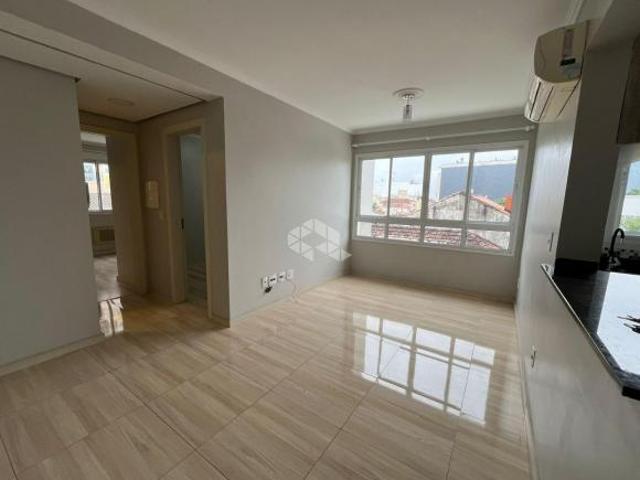 Apartamento a venda de 2 dormitórios, com vaga no Menino Deus