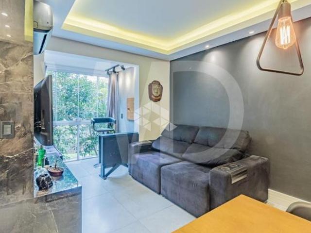 Apartamento á venda de 2 dormitorios com 55m2 e 1 vaga