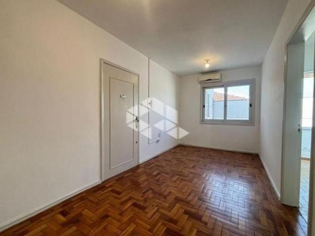Apartamento a venda de 2 dormitórios no bairro Azenha