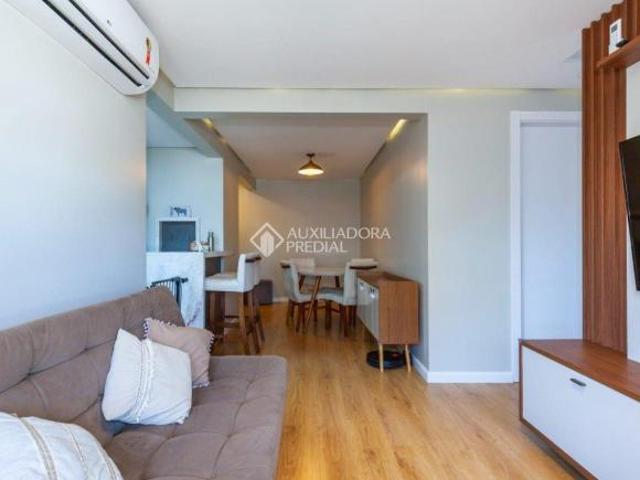 Apartamento à Venda de 2 dormitorios, suite, semi mobiliado, na Bela vista