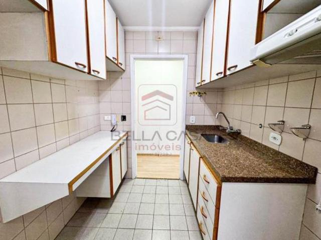 Apartamento à venda de 2 quartos, varanda, 2 vagas de garagem