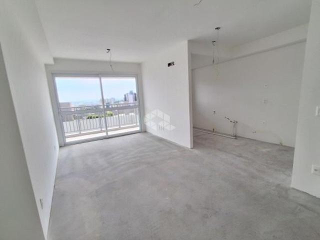 Apartamento à venda de 2 quartos e vaga de garagem no Bairro Passo da Areia em Porto Alegre/RS