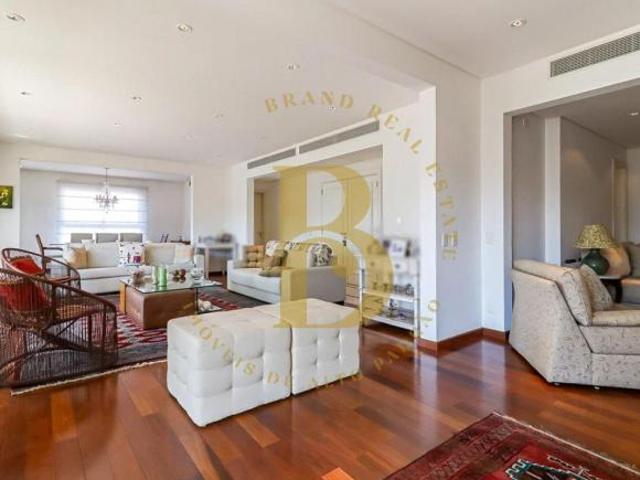 Apartamento à venda de 310 m², com 4 suítes e 6 vagas em Moema Pássaros