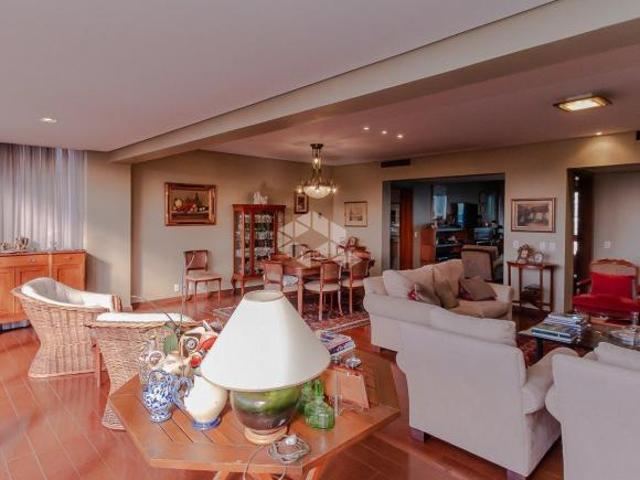 Apartamento à venda de 3 dormitórios e 2 vagas, bairro Petrópolis Porto Alegre RS