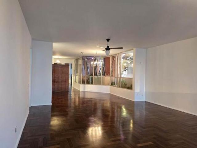 Apartamento à venda de 3 dormitórios na Alameda Ministro Rocha Azevedo Jardins SP