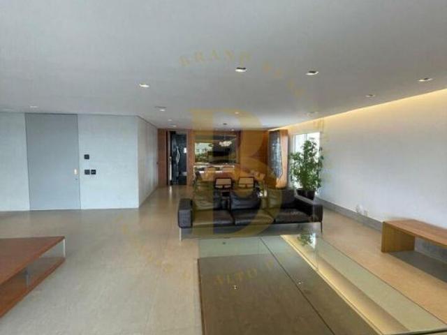 Apartamento á venda de 450 m², com 3 suíte e 6 vagas garagem no Itaim Bibi