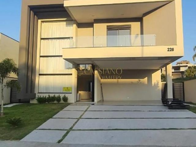 Sobrado à venda de 430m² | 05 dormitórios, sendo suítes e 03 vagas de garagem | Condomínio Alphavil