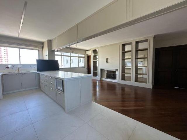 Apartamento a venda de 4 quartos, 3 vagas, andar alto no Bairro Bigorrilho em Curitiba