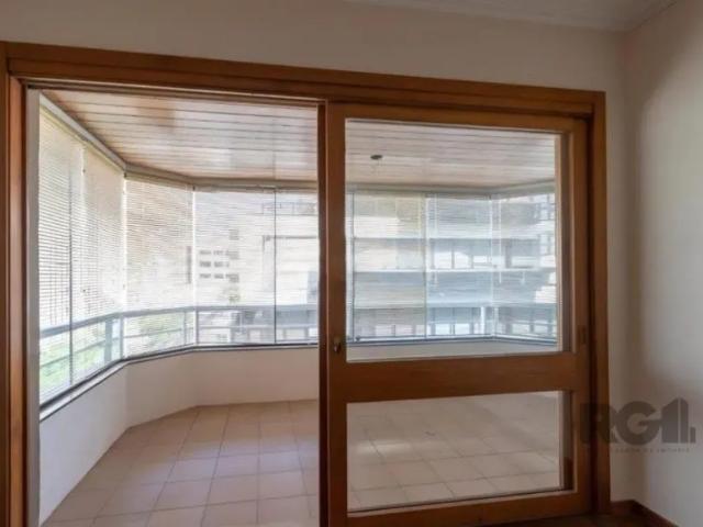 Apartamento a venda, dois dormitórios com vaga e infra no bairro Menino Deus