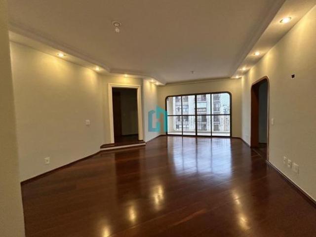 Apartamento à venda e aluguel em Moema, SP
