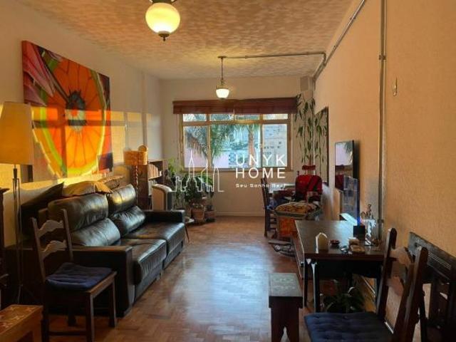 Apartamento a venda e locação mobiliado na Aclimação com 2 dormitórios e varanda