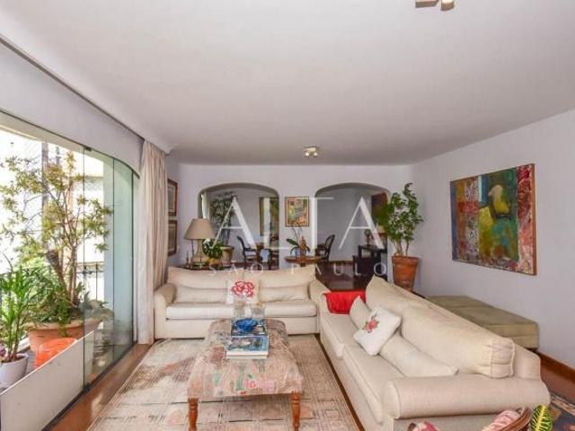 Apartamento à venda e locação no Jardins, somente a 1,5km do Clube Paulistano!