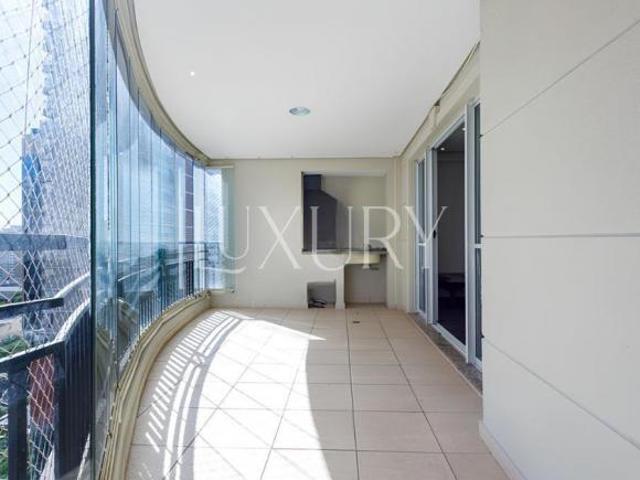 Apartamento à venda e Moema, 156 m², 4 quartos sendo 3 suítes, 2 vagas