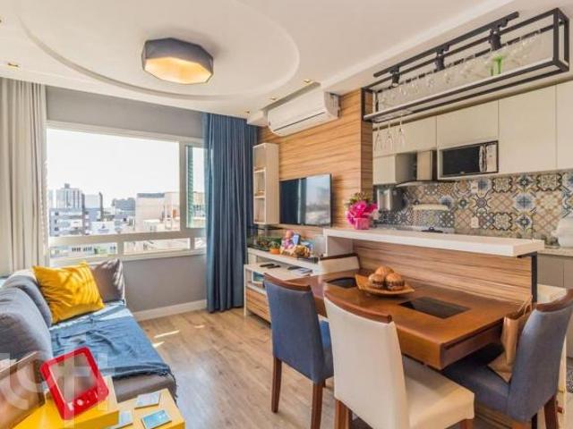 Apartamento à venda em Menino Deus com 55 m², 2 quartos, 1 suíte, 1 vaga