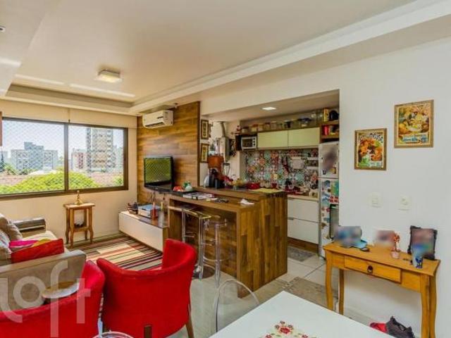Apartamento à venda em Menino Deus com 68 m², 2 quartos, 1 suíte, 2 vagas
