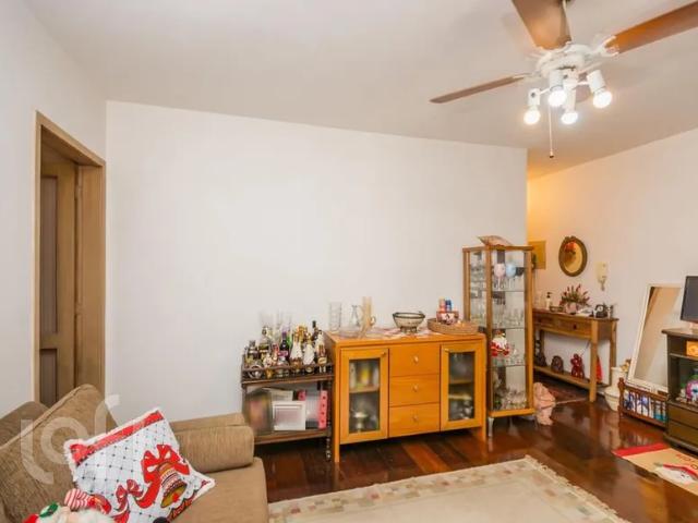 Apartamento à venda em Menino Deus com 73 m², 2 quartos, 1 suíte, 1 vaga
