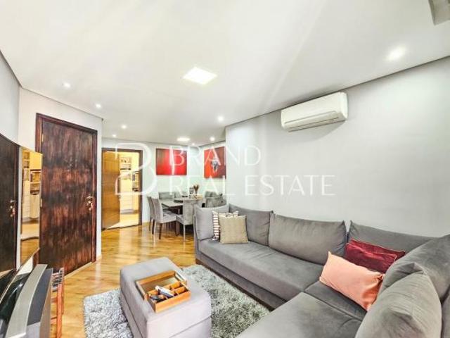 Apartamento á venda em Moema, andar alto, 95m², 3 quartos, 2 suítes 2 vagas, varanda, portaria 24h