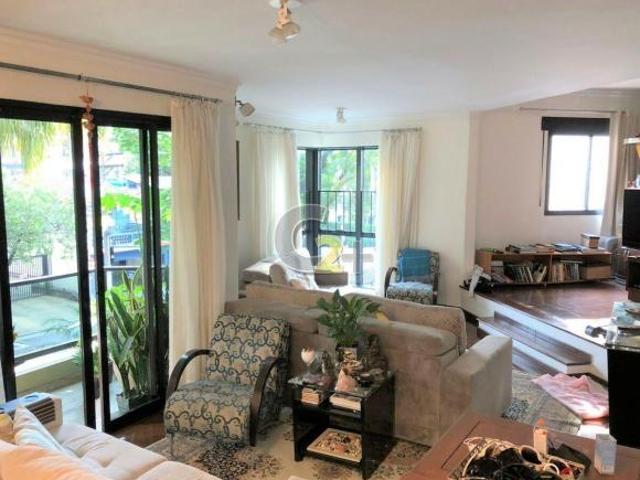 Apartamento à venda em Moema com 4 quartos, 2 Suítes e 2 vagas