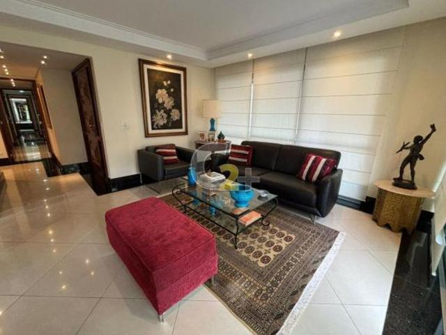 Apartamento à venda em Moema com 4 quartos, sendo 1 suíte e 2 vagas