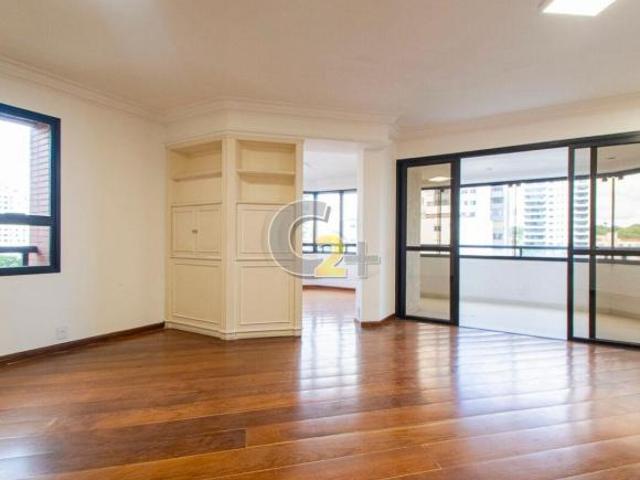 Apartamento à venda em Moema com 4 quartos, sendo 2 suítes e 4 vagas