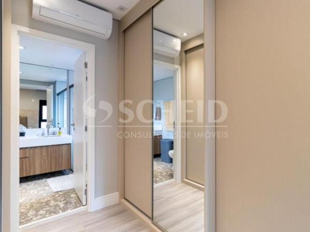 Apartamento á Venda em Moema com 79m², 1 quarto sendo 1 suíte, 1 vaga