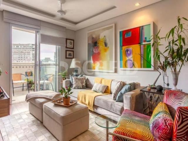 Apartamento á Venda em Moema com 80m², 3 quartos sendo 1 suíte, 2 vagas